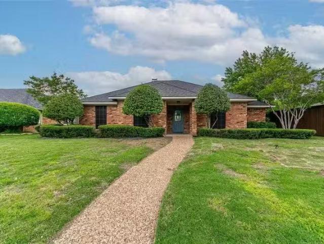 Single Family Residence Allen, TX 1203 Mistywood Ln