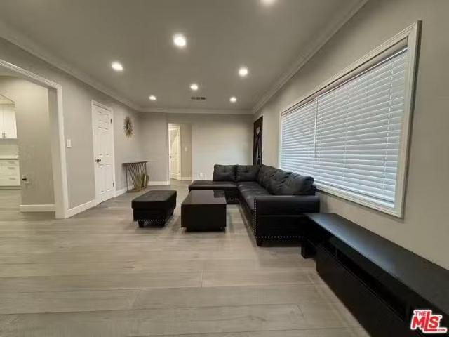 Single Family Residence Arleta, CA 9261 Lev Ave