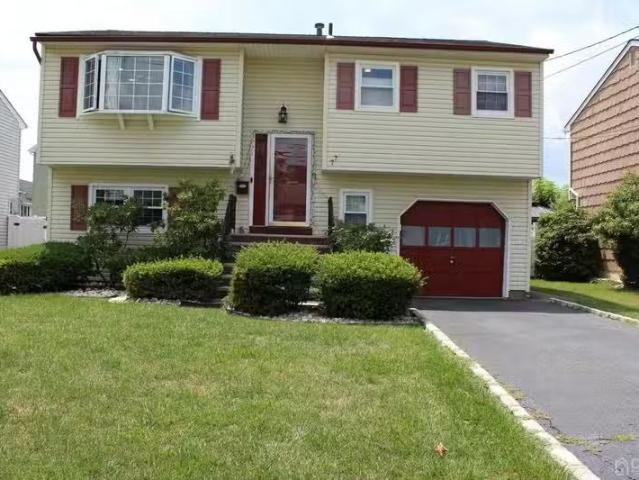 Single Family Residence, Bi Level Iselin, NJ 77 Canal St