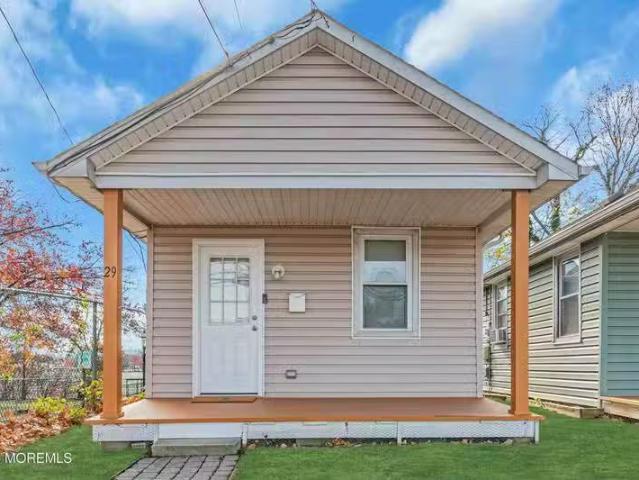 Single Family Residence, Bungalow Red Bank, NJ 29 Drs James.