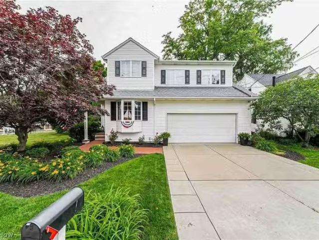 Single Family Residence, Colonial Vermilion, OH 5027 Park Dr