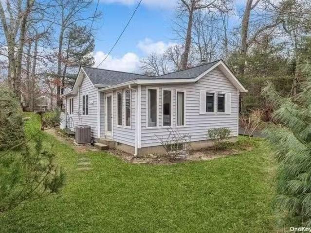 Single Family Residence, Cottage Southold, NY 2350 Paradise.