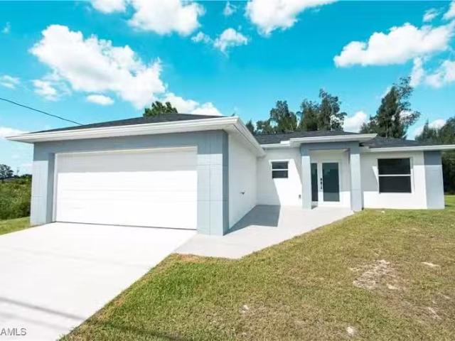 Single Family Residence, Courtyard, Ranch, One Story Lehigh.