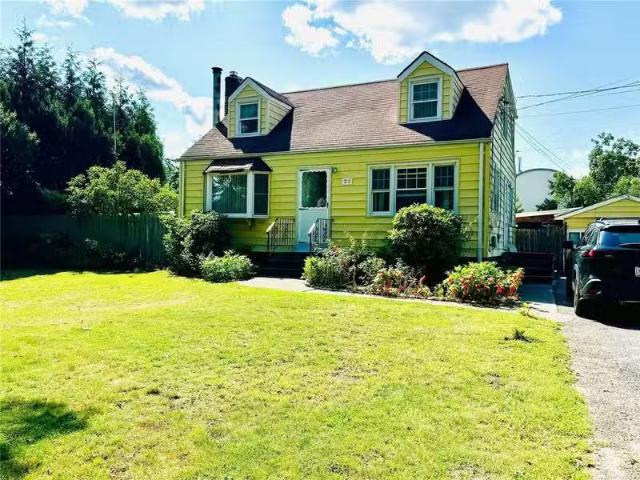 Single Family Residence, Exp Cape Melville, NY 23 Amityvill.