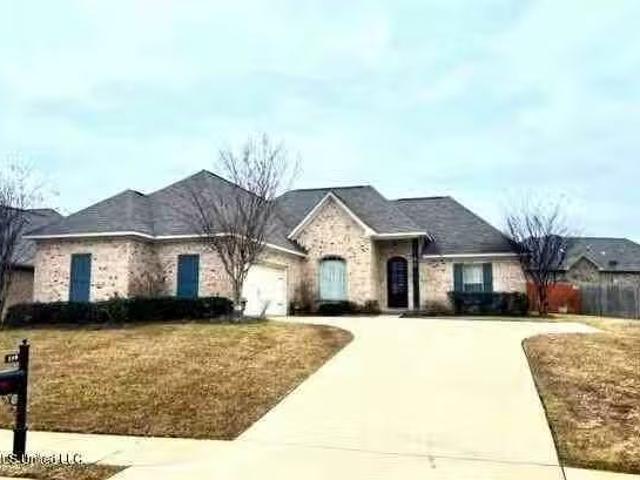 Single Family Residence, French Acadian Madison, MS 159 Buc.