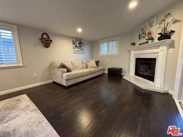 Single Family Residence Granada Hills, CA 10824 Paso Robles.