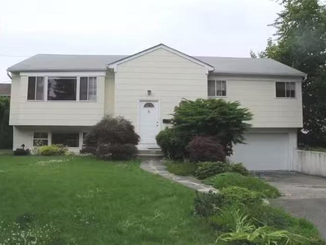 Single Family Residence, Hi Ranch Great Neck, NY 5 Elm St