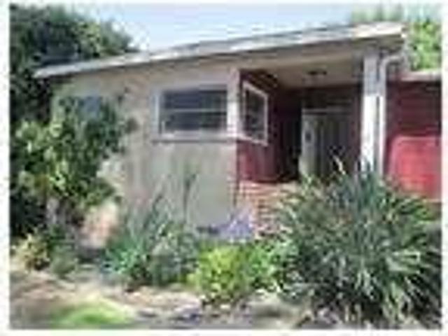Single Family Residence in Knolls