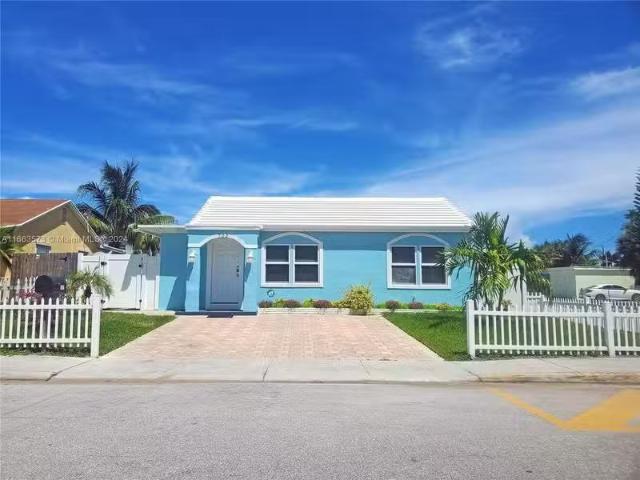 Single Family Residence Lake Worth, FL 702 N E St #A