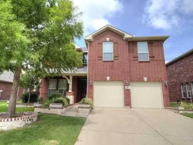 Single Family Residence Lewisville, TX 704 Clear Water Dr