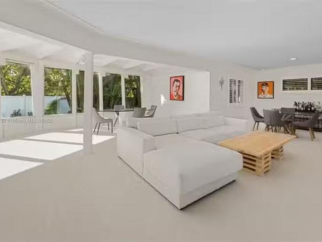 Single Family Residence Miami, FL 600 Ne 52nd Ter