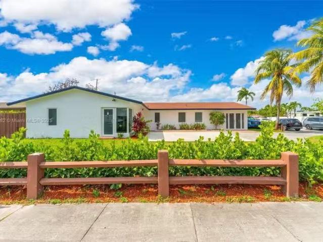 Single Family Residence Miami, FL 12205 Sw 42nd St