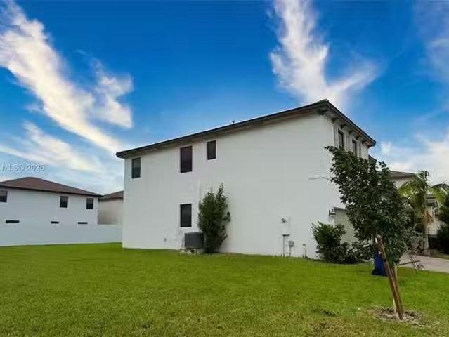 Single Family Residence Miami, FL 12985 Sw 230th St #01