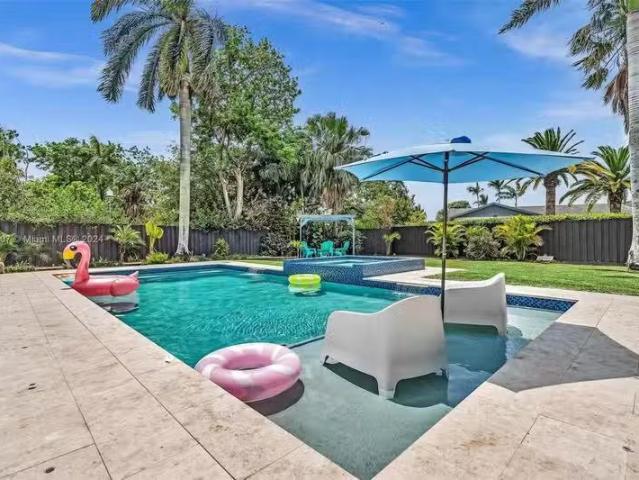 Single Family Residence Miami, FL 13354 Sw 42nd Ter #13354