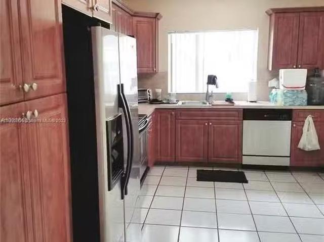 Single Family Residence Miami, FL 14075 Sw 45th Ter