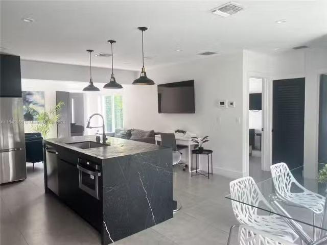 Single Family Residence Miami, FL 15 Nw 52nd St
