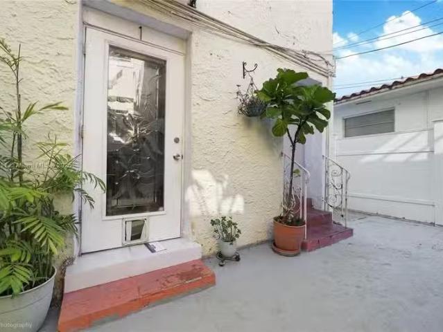 Single Family Residence Miami, FL 1678 Sw 11th St #1