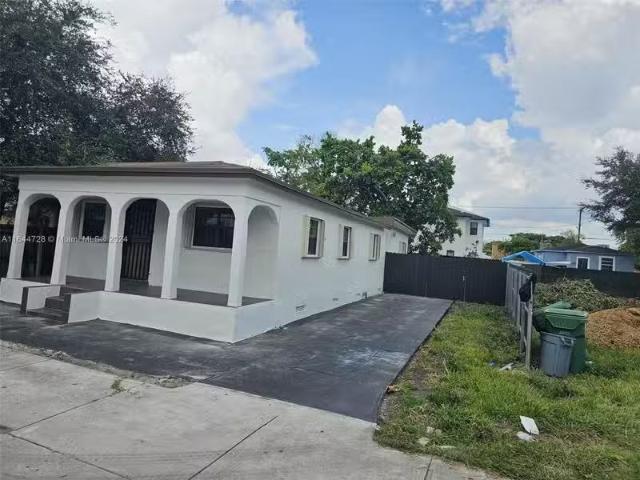 Single Family Residence Miami, FL 1755 Nw 69th St