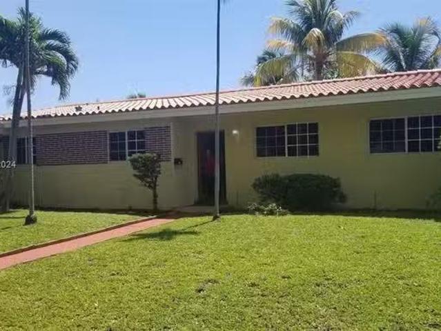 Single Family Residence Miami, FL 19811 Ne 10th Pl