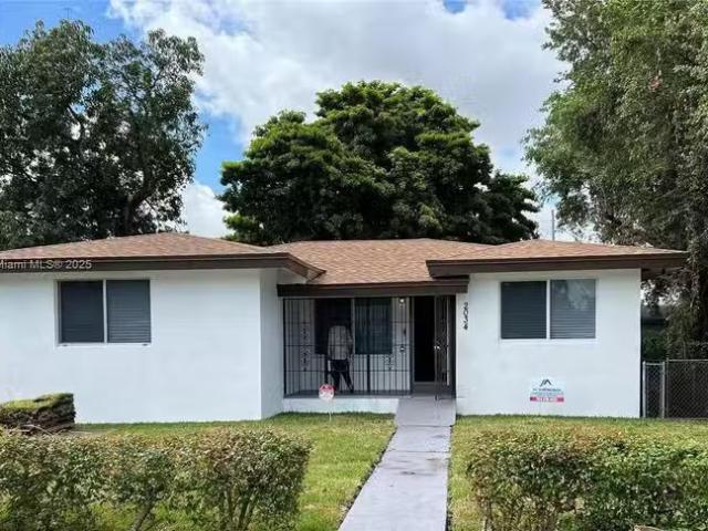 Single Family Residence Miami, FL 2034 Nw 69th Ter