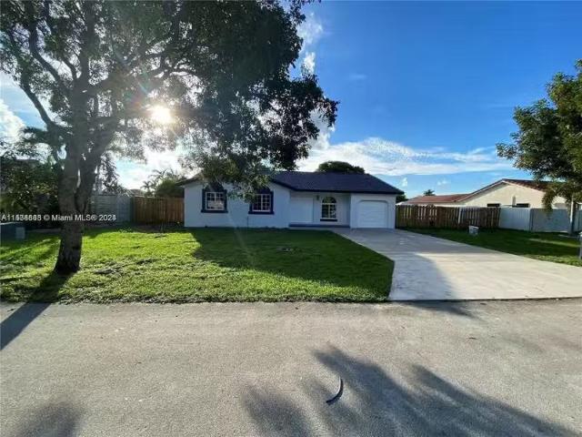 Single Family Residence Miami, FL 22262 Sw 127th Pl