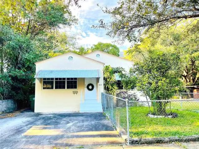 Single Family Residence Miami, FL 2613 Inagua Ave