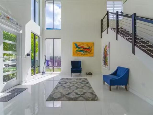 Single Family Residence Miami Lakes, FL 16036 Nw 89th Ct