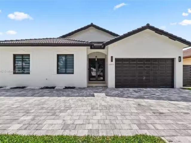 Single Family Residence Miami Lakes, FL 16853 Nw 89th Ct #1.