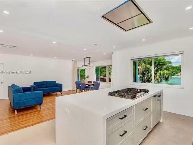 Single Family Residence Miami Shores, FL 10450 Ne 5th Ave #0