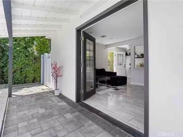 Single Family Residence, Modern North Hollywood, CA 5629 Sa.