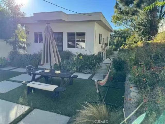 Single Family Residence, Modern Woodland Hills, CA 24333 Ma.
