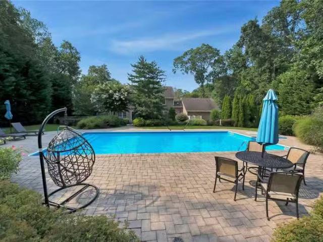 Single Family Residence, Nantucket Orient, NY 1460 Hillcres.