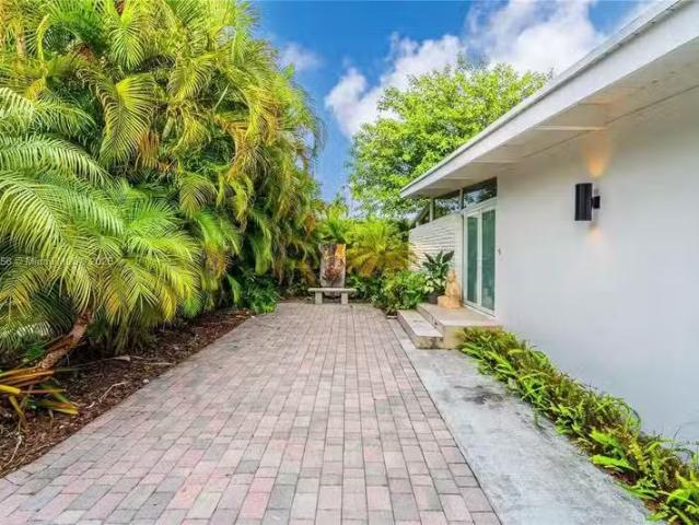 Single Family Residence North Miami, FL 1810 Alamanda Dr