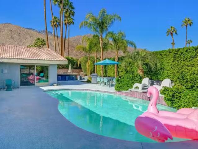 Single Family Residence Palm Springs, CA 690 E Sierra Way