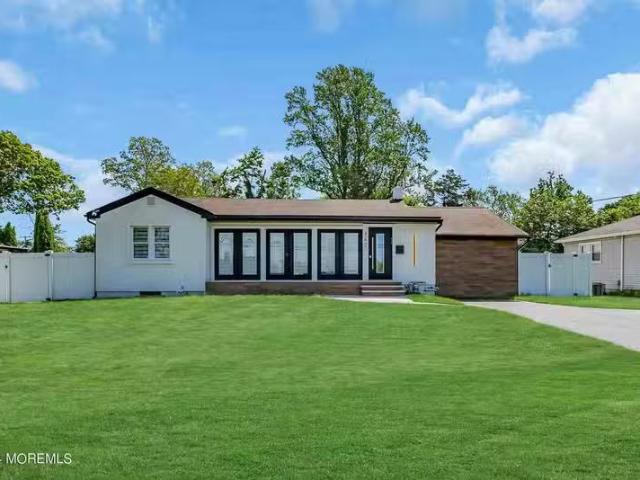 Single Family Residence, Ranch West Long Branch, NJ 142 Loc.