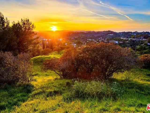 Single Family Residence, Ranch Beverly Hills, CA 2601 Summi.