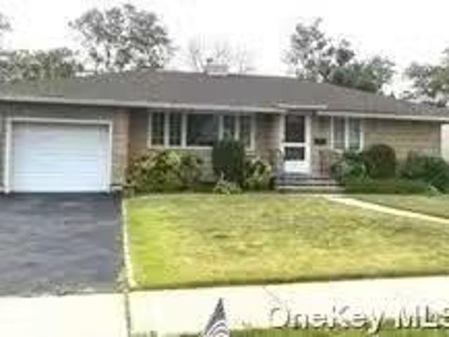 Single Family Residence, Ranch Hicksville, NY 237 Dartmouth.