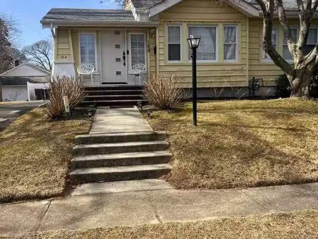 Single Family Residence, Ranch Oakhurst, NJ 184 Ridgewood Ave