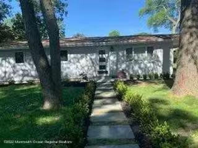 Single Family Residence, Ranch Oakhurst, NJ 220 Highwood Rd