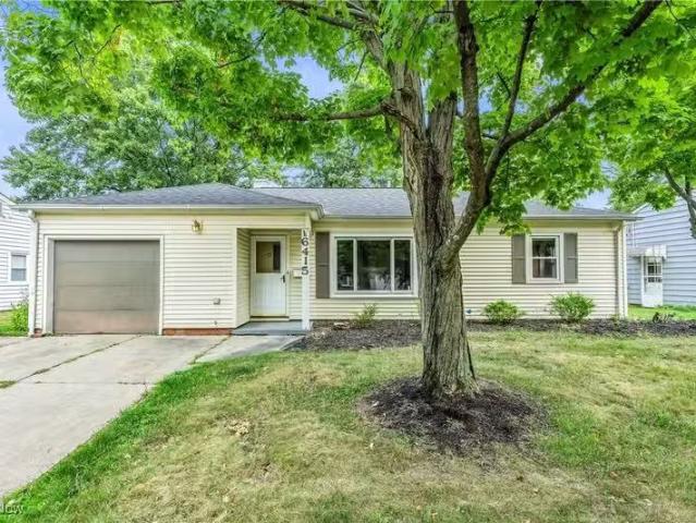 Single Family Residence, Ranch Parma Heights, OH 6415 Ayles.