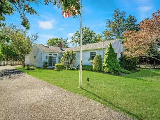 Single Family Residence, Ranch Quogue, NY 4 Barker Ln
