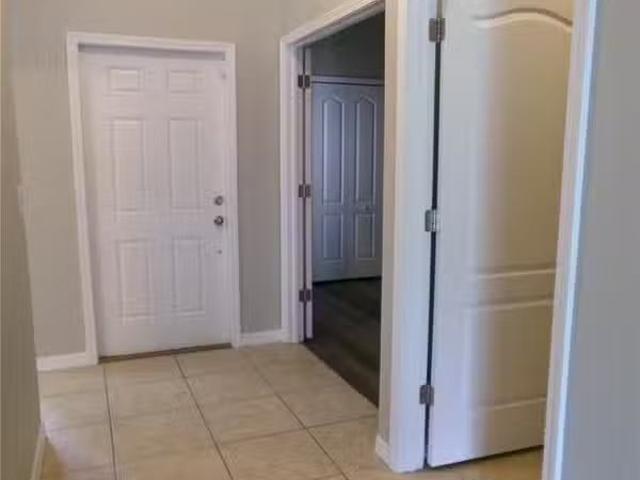 Single Family Residence RUSKIN, FL 523 Laguna Mill Dr