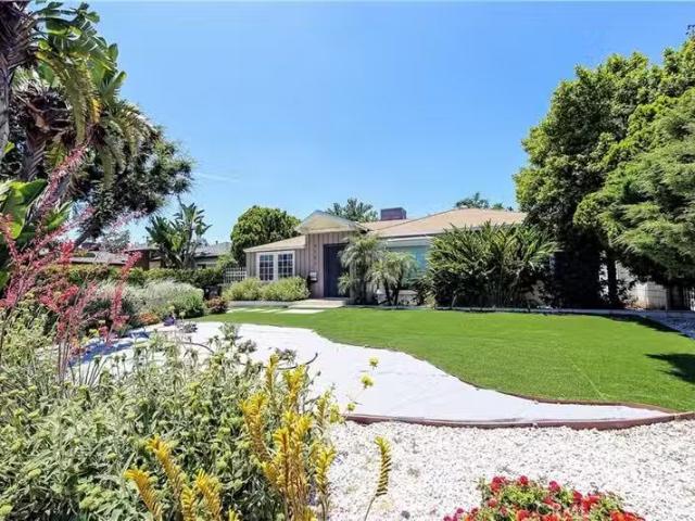 Single Family Residence Sherman Oaks, CA 4751 Greenbush Ave