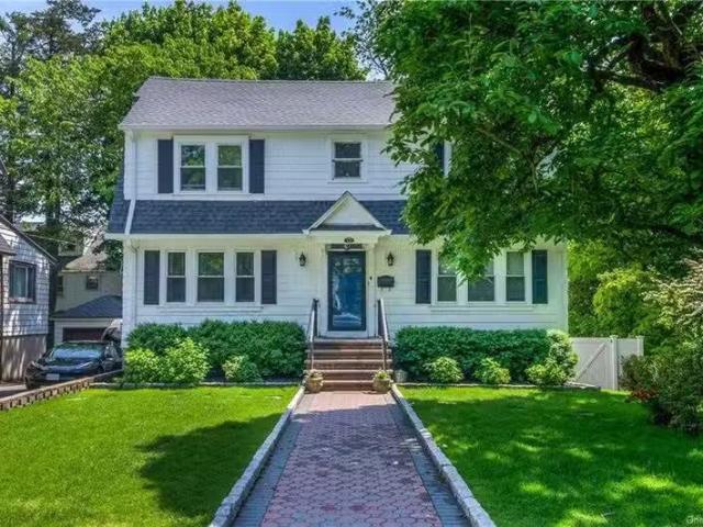 Single Family Residence, Single Family, Colonial White Plain.
