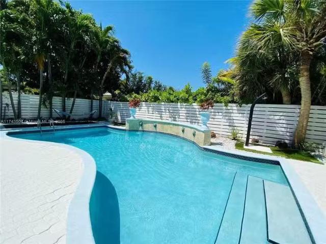 Single Family Residence Surfside, FL 9008 Froude Ave