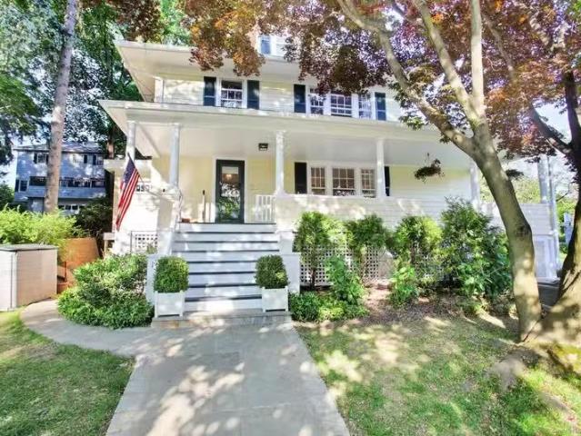 Single Family Saleal, Colonial Greenwich, CT 10 Park Ave