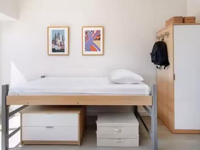Single in a 3 Room Unit