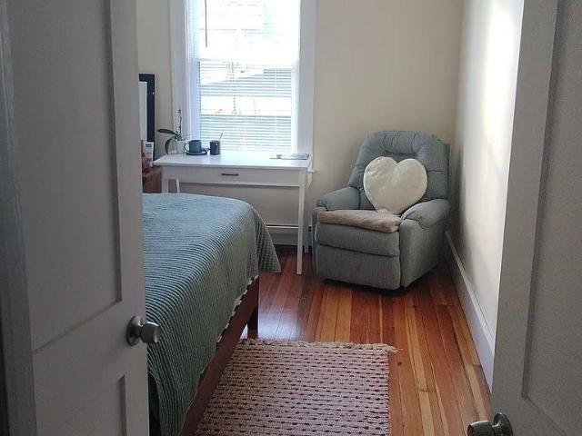 Single occupancy bedroom with walk in