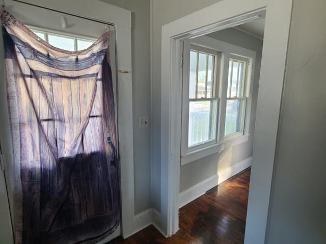 Single mom, looking for a room mate