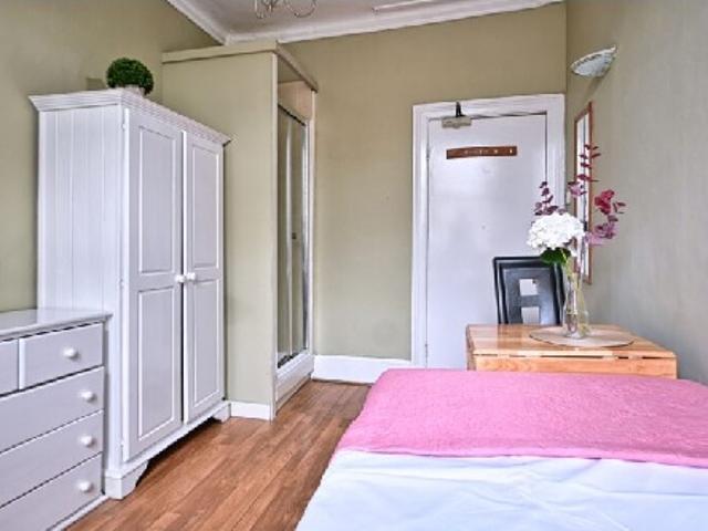 Single Semi Studio To Rent